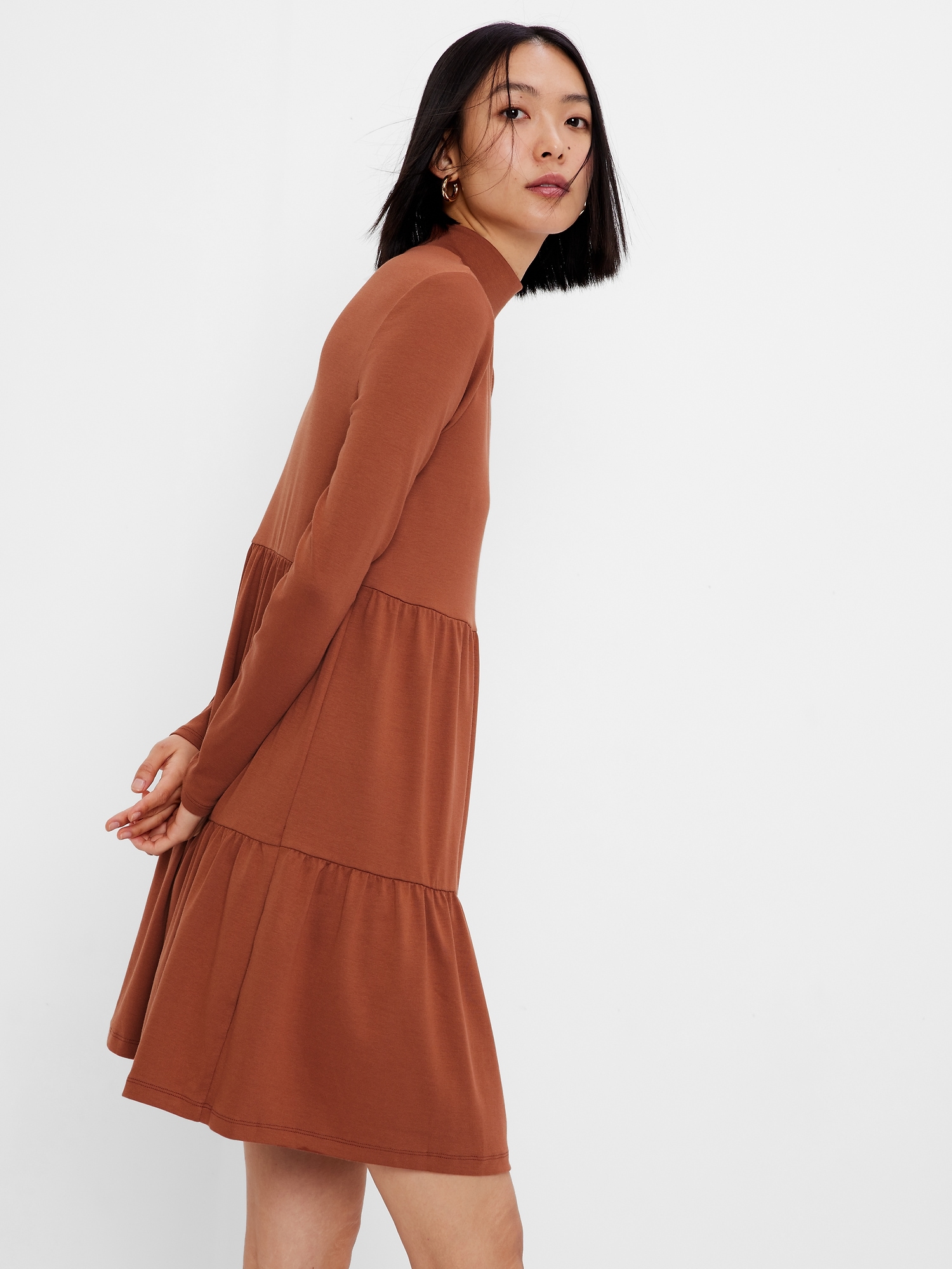Robe moderne courte et étagée à col montant | Gap