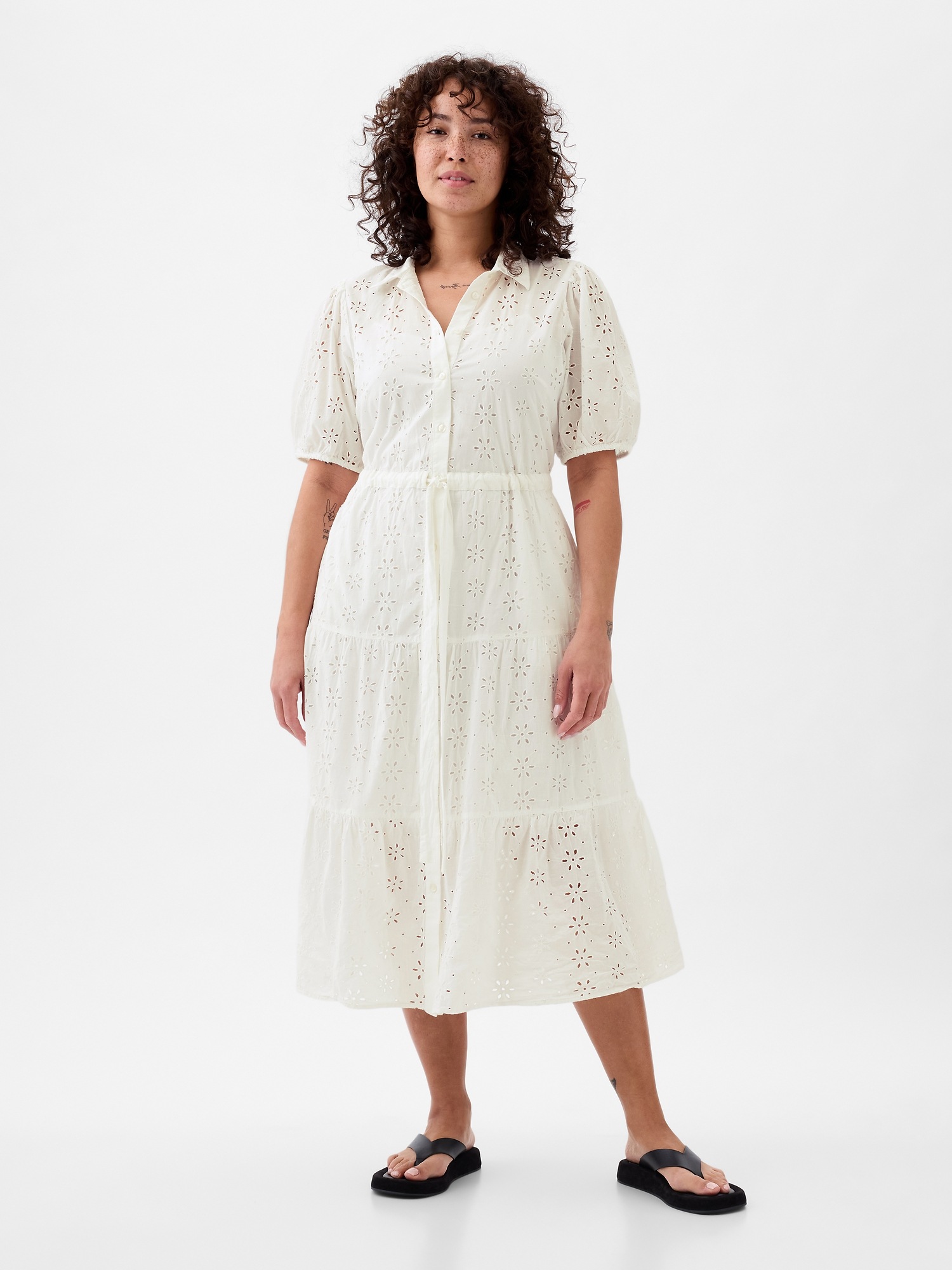 Robe mi-longue étagée en broderie anglaise | Gap